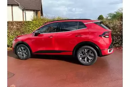 Robert left a new review after taking delivery of his new Kia Sportage hybrid